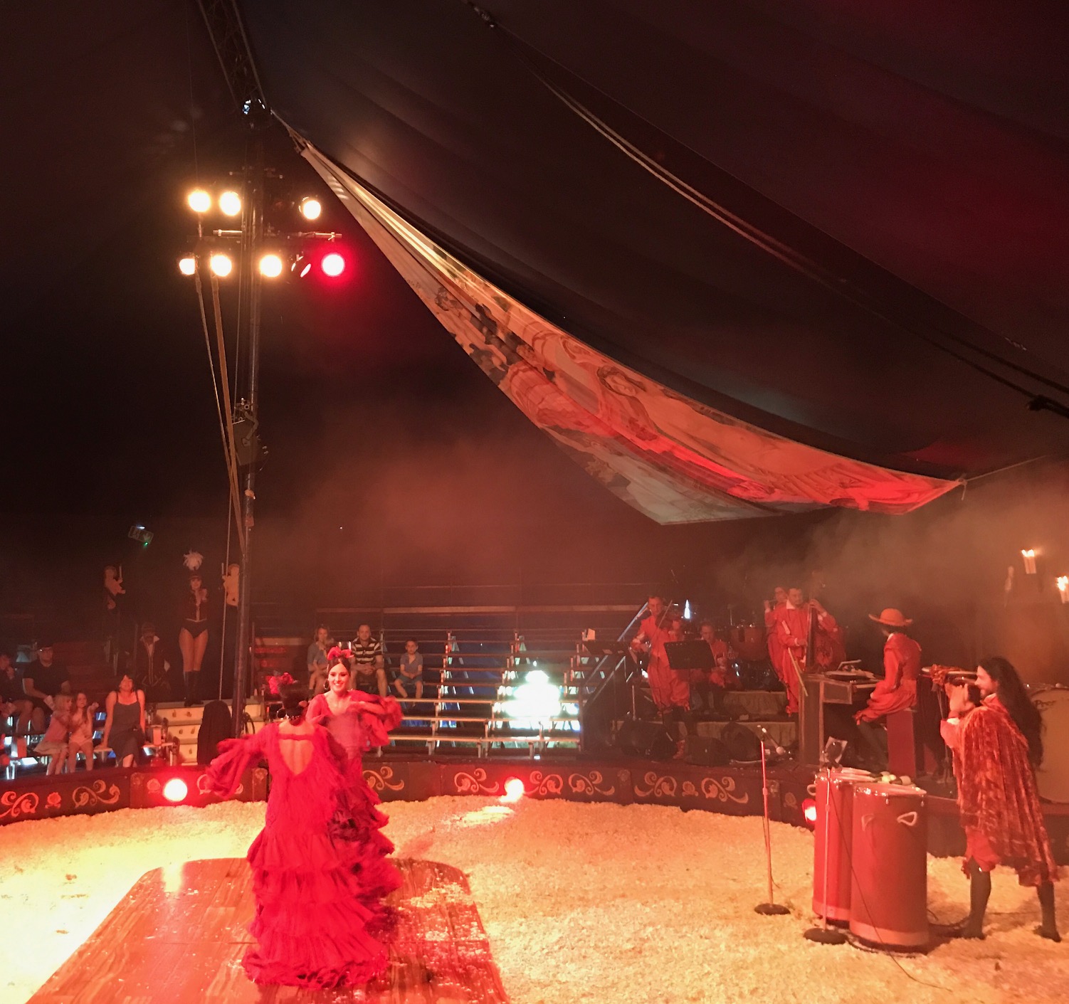 giffords-circus-any-port-in-a-storm-cotswolds-concierge (13 ...