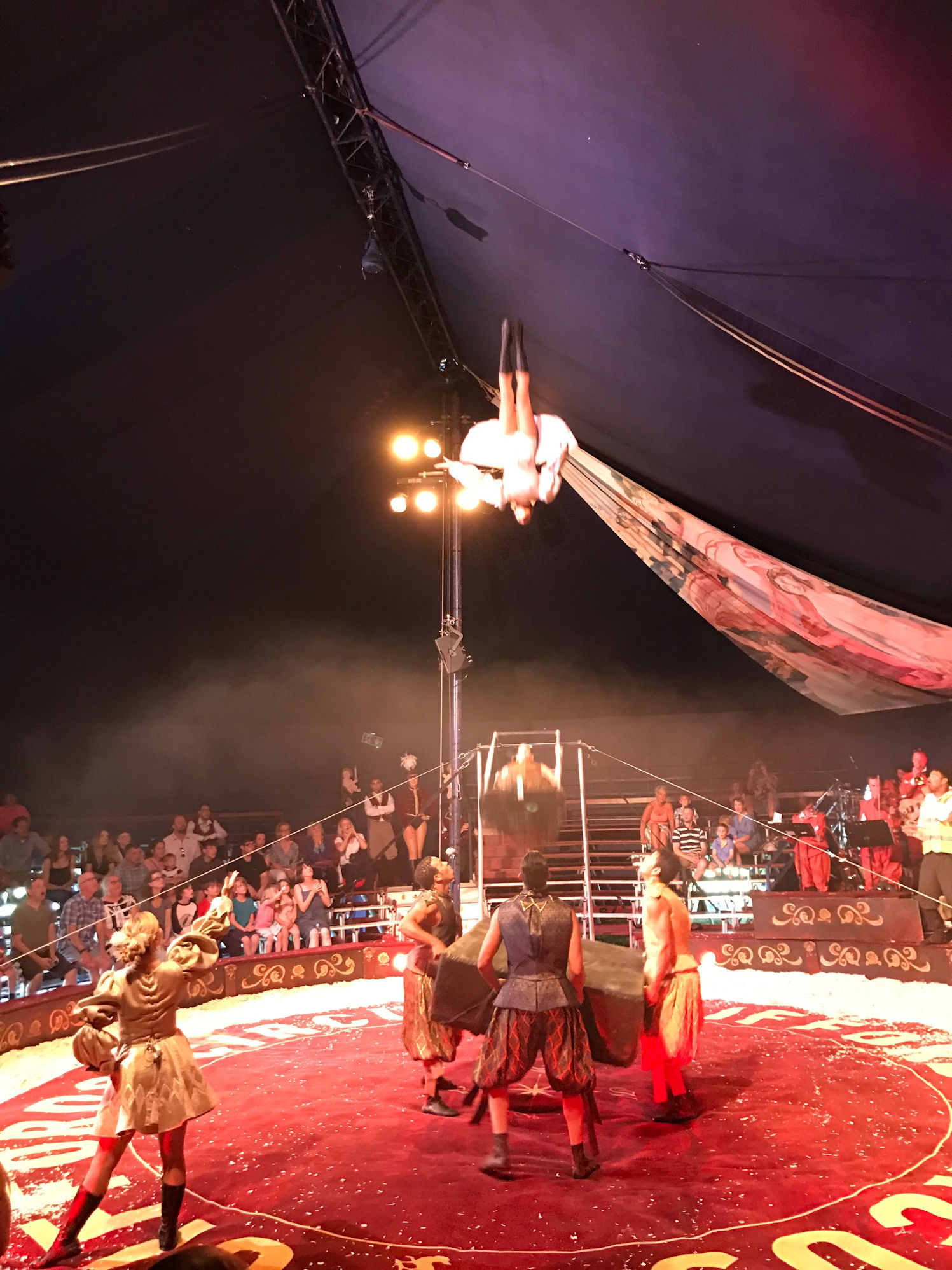 giffords-circus-any-port-in-a-storm-cotswolds-concierge (18 ...