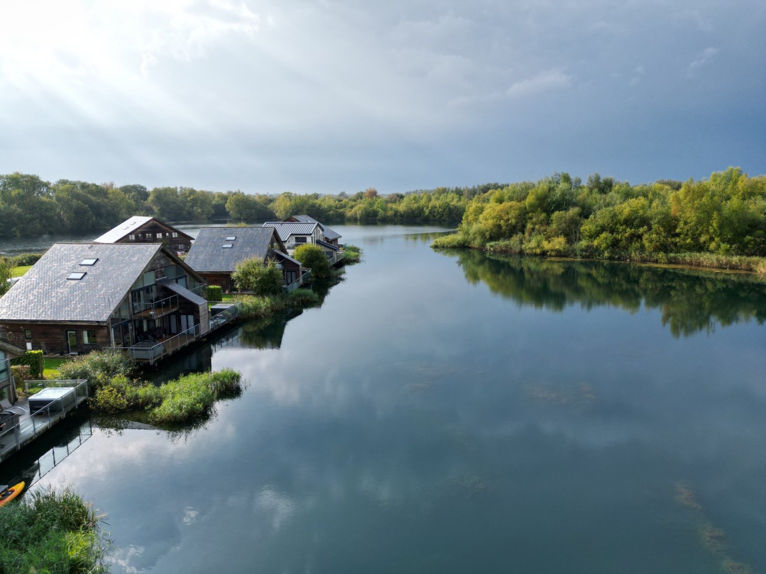 A Visitor’s Guide to Cotswold Lakes ∙ Where Luxury Meets Adventure ...