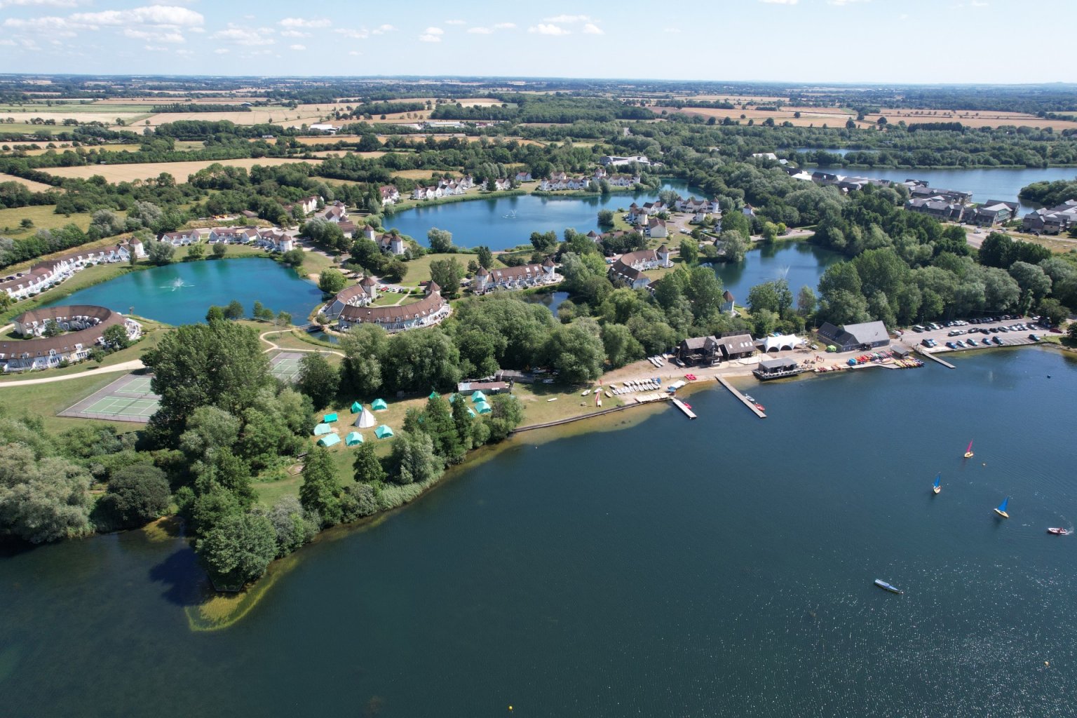 A Visitor’s Guide to Cotswold Lakes ∙ Where Luxury Meets Adventure ...