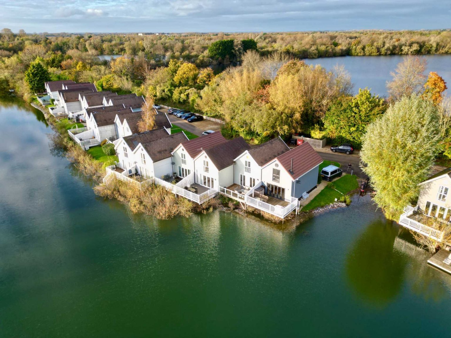 A Visitor’s Guide to Cotswold Lakes ∙ Where Luxury Meets Adventure ...