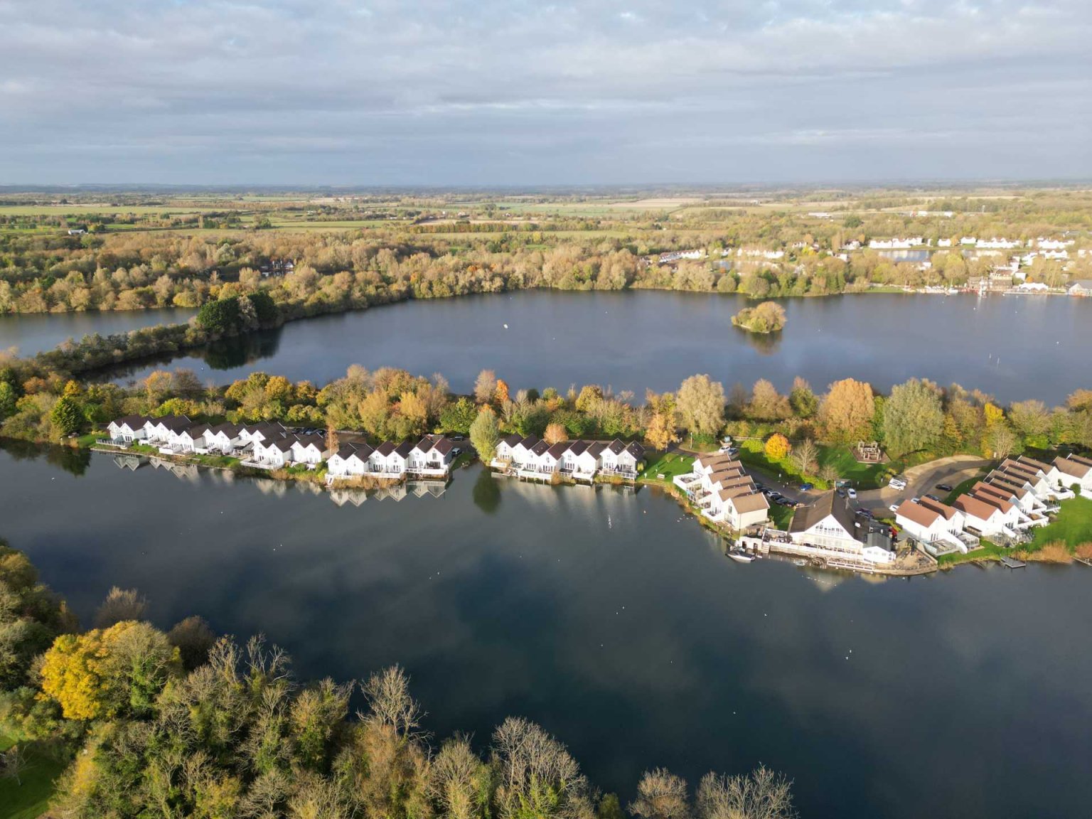 A Visitor’s Guide to Cotswold Lakes ∙ Where Luxury Meets Adventure ...